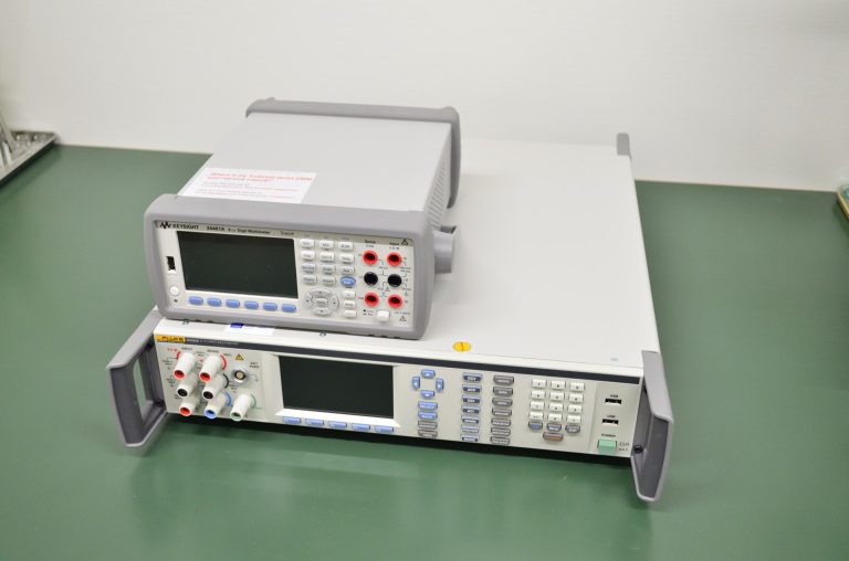8.5桁デジタルマルチメーター「Fluke 8558A」の導入 | yoshikiyo Lab